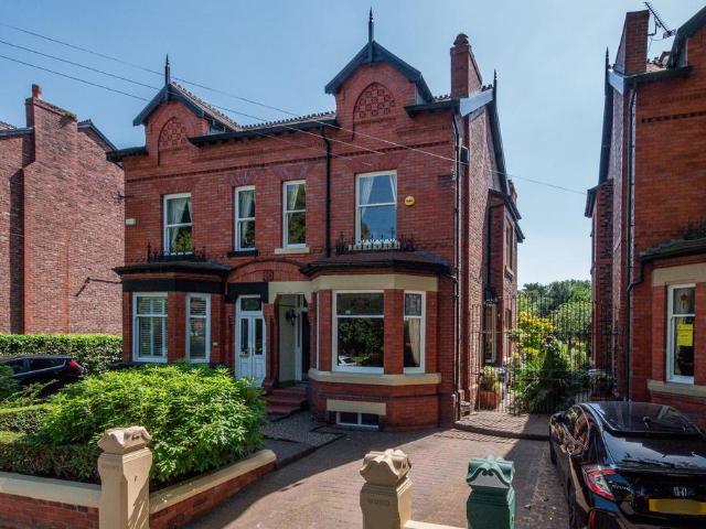4 bedroom semi detached house for sale
