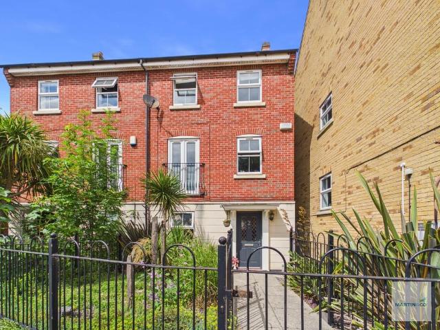 4 bedroom semi detached house for sale