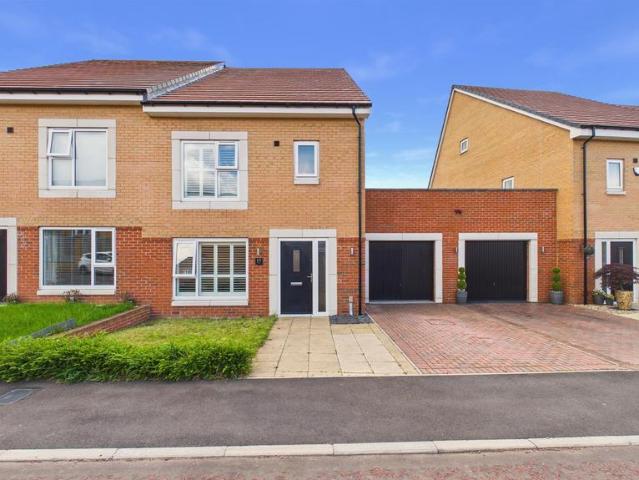 4 bedroom semi detached house for sale