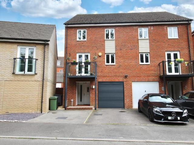 4 bedroom semi detached house for sale
