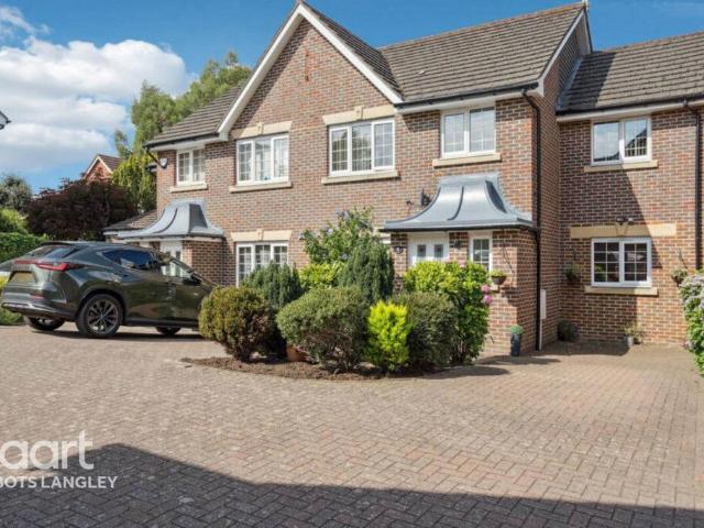4 bedroom semi detached house for sale
