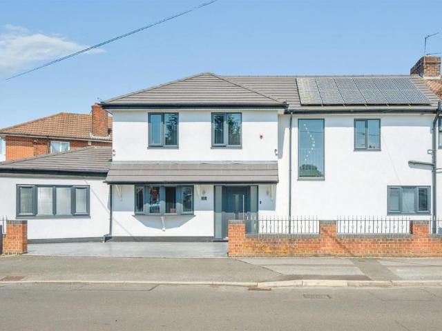 4 bedroom semi detached house for sale