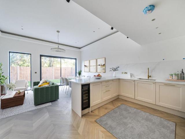4 bedroom semi detached house for sale