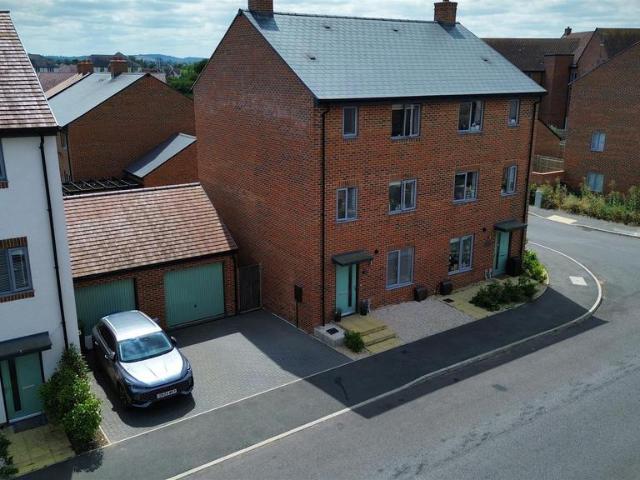 4 bedroom semi detached house for sale
