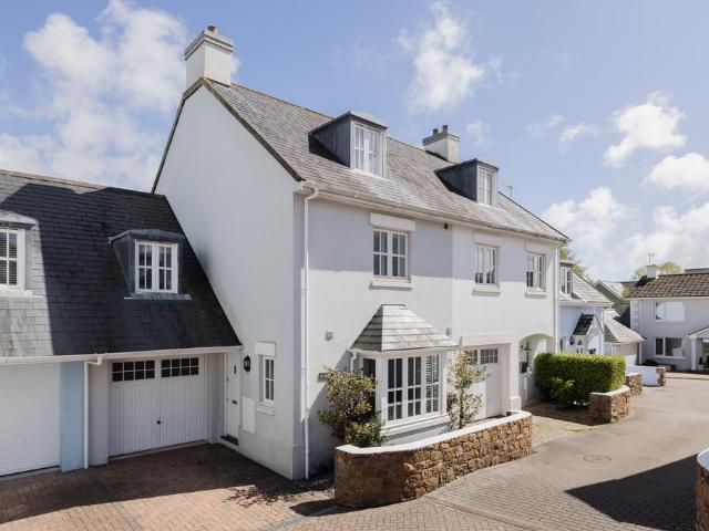 4 bedroom semi detached house for sale