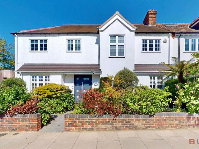 4 bedroom semi detached house for sale