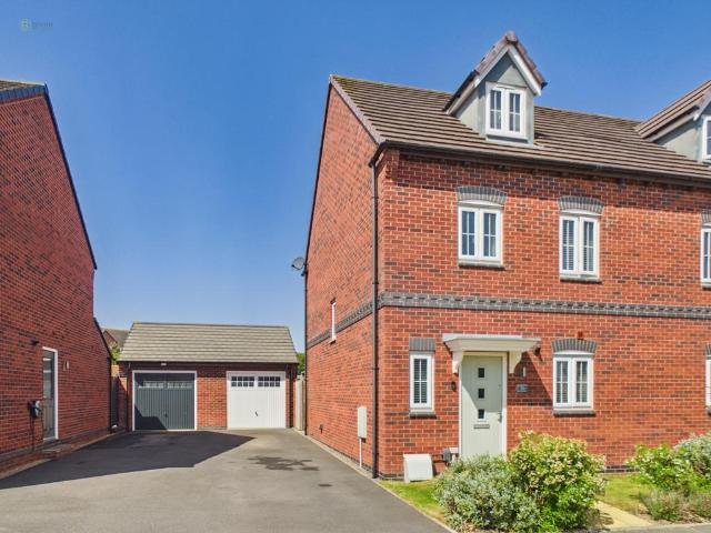 4 bedroom semi detached house for sale