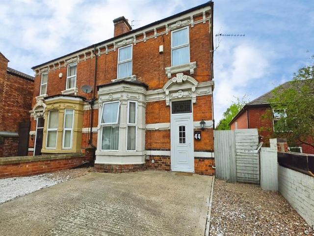 4 bedroom semi detached house for sale