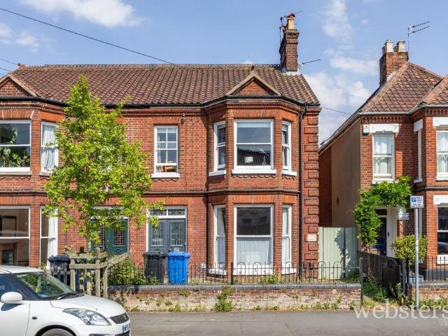 4 bedroom semi detached house for sale