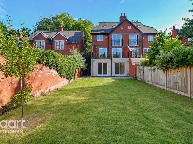 4 bedroom semi detached house for sale