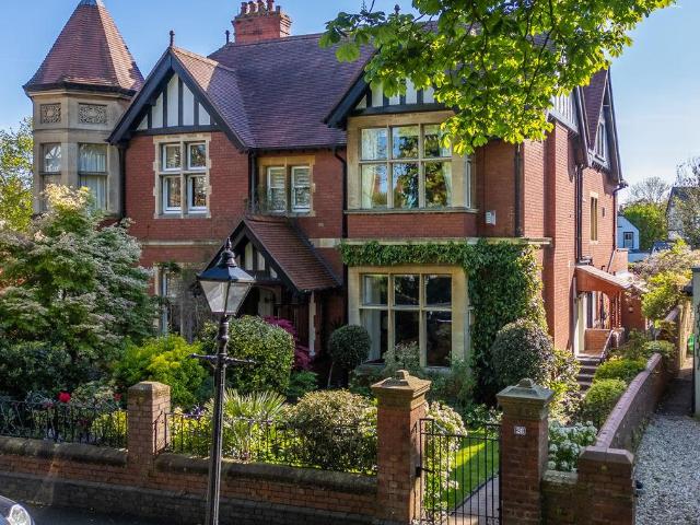 4 bedroom semi detached house for sale