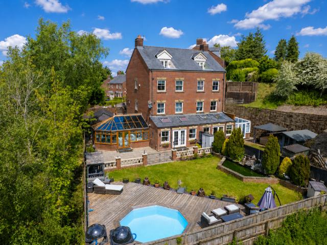 4 bedroom semi detached house for sale