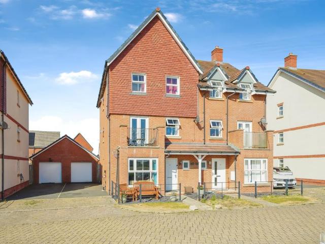 4 bedroom semi detached house for sale