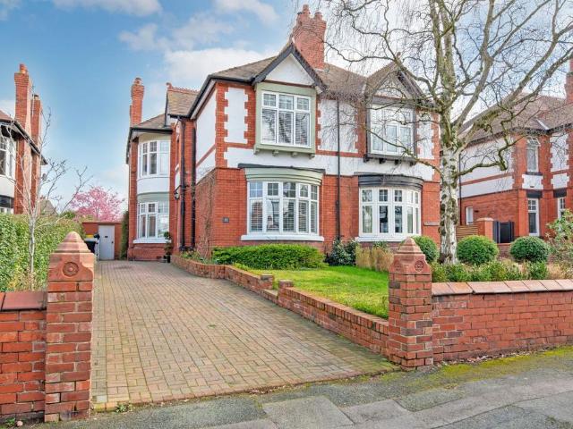 4 bedroom semi detached house for sale