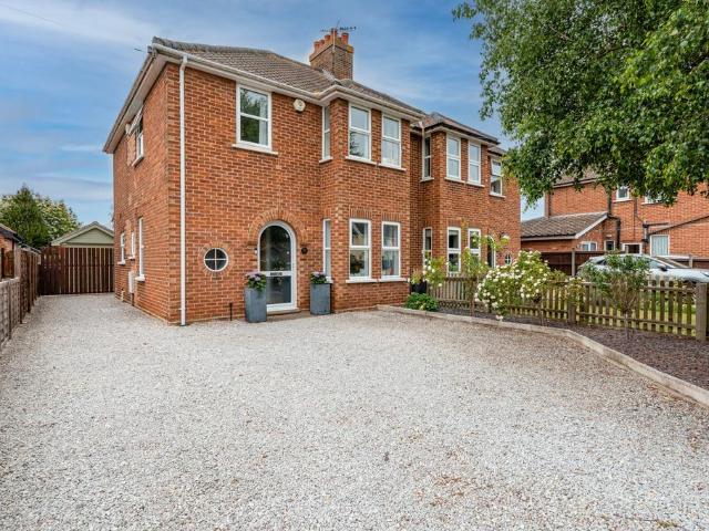 4 bedroom semi detached house for sale
