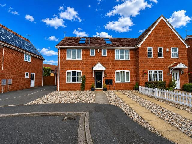 4 bedroom semi detached house for sale