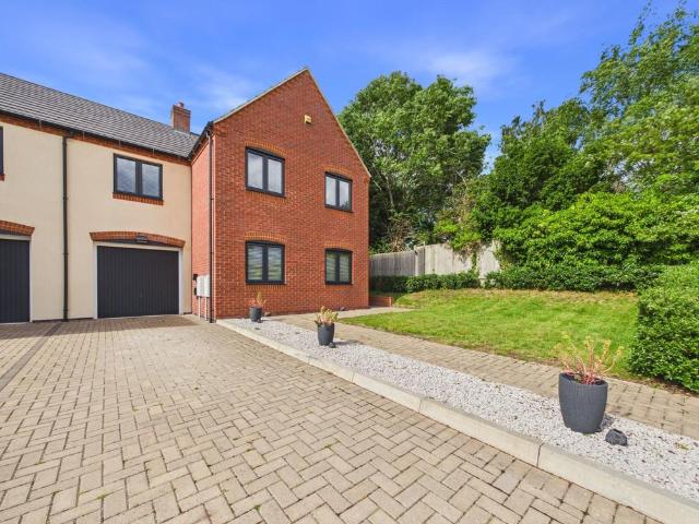 4 bedroom semi detached house for sale