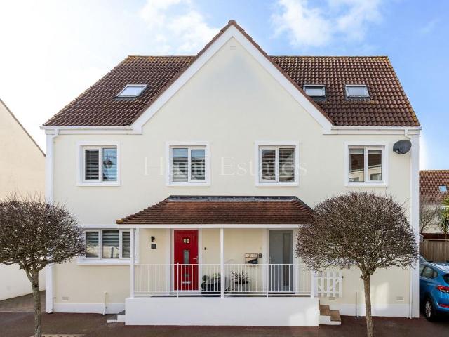 4 bedroom semi detached house for sale