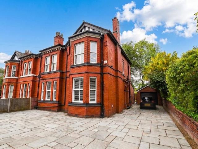 4 bedroom semi detached house for sale
