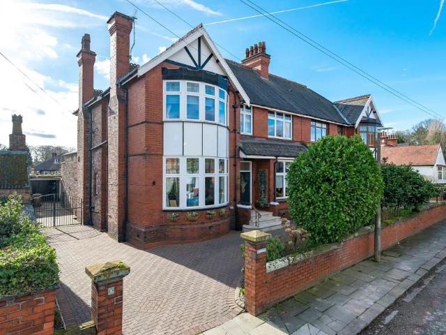 4 bedroom semi detached house for sale
