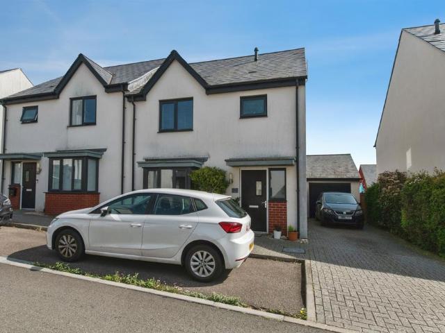 4 bedroom semi detached house for sale