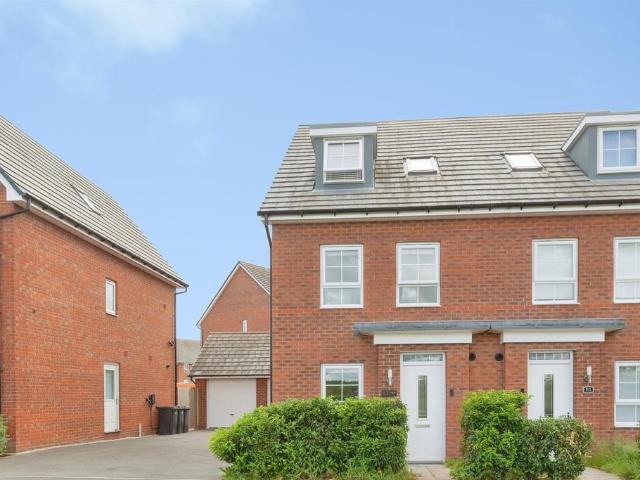 4 bedroom semi detached house for sale
