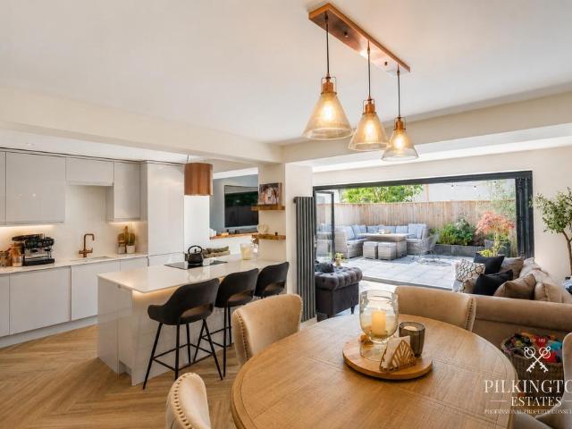 4 bedroom semi detached house for sale