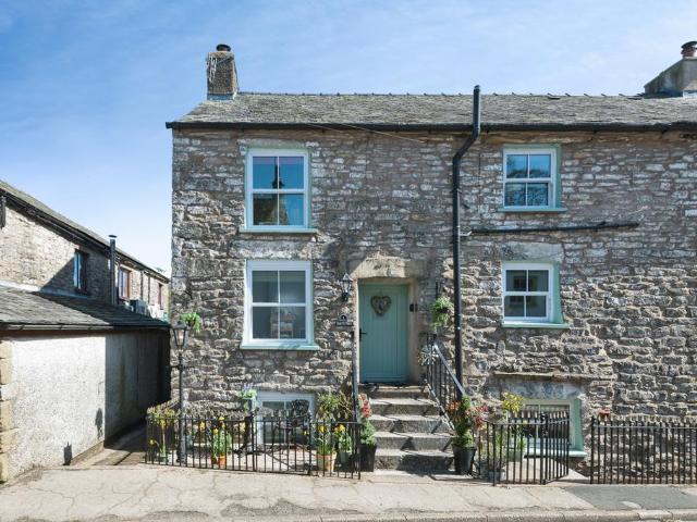 4 bedroom cottage for sale