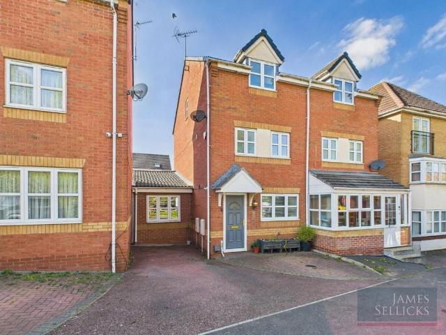 4 bedroom semi detached house for sale