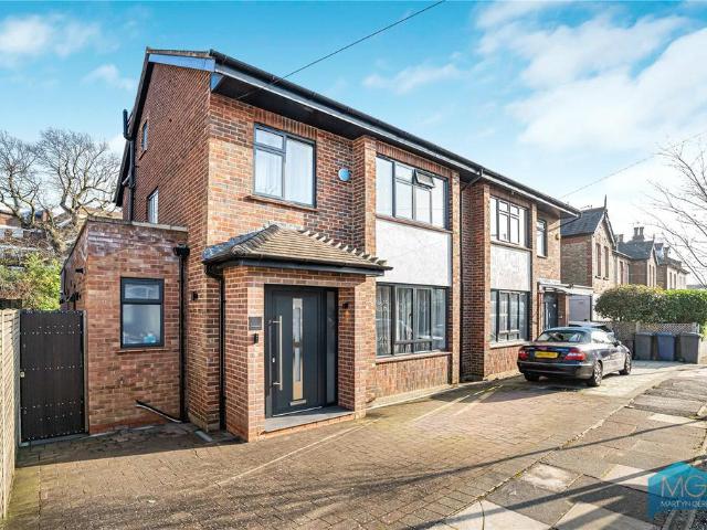 4 bedroom semi detached house for sale
