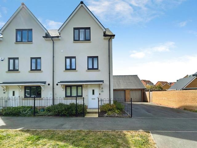 4 bedroom semi detached house for sale