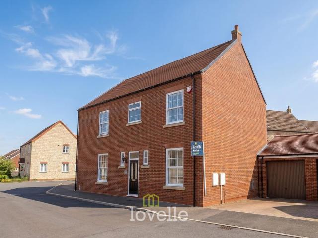 4 bedroom semi detached house for sale