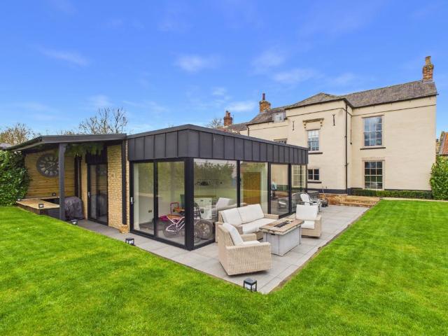 4 bedroom semi detached house for sale