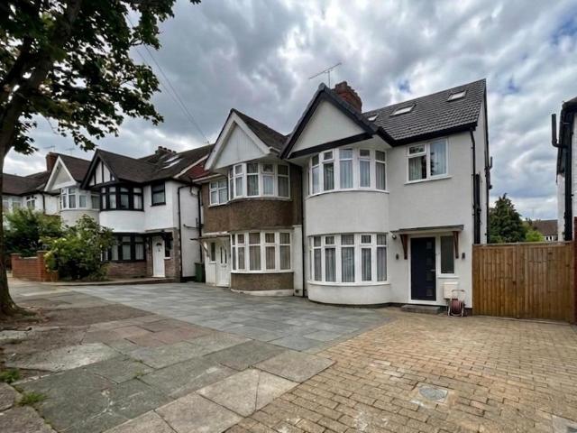 4 bedroom semi detached house for sale