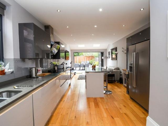 4 bedroom semi detached house for sale