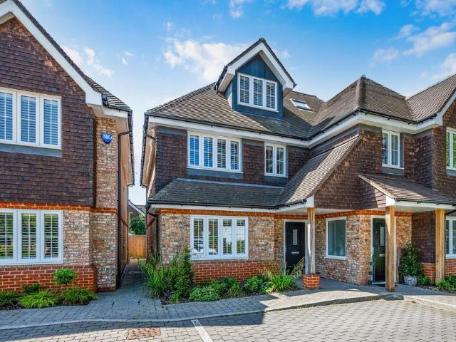 4 bedroom semi detached house for sale