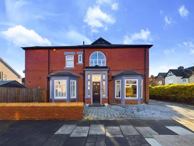 4 bedroom semi detached house for sale