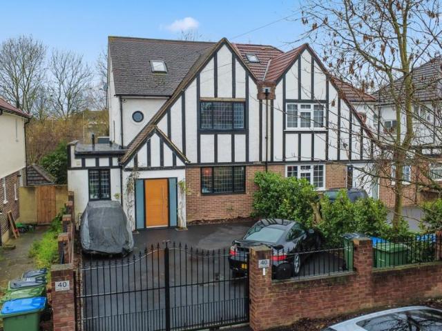 4 bedroom semi detached house for sale