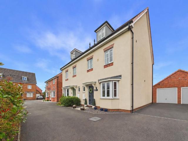4 bedroom semi detached house for sale