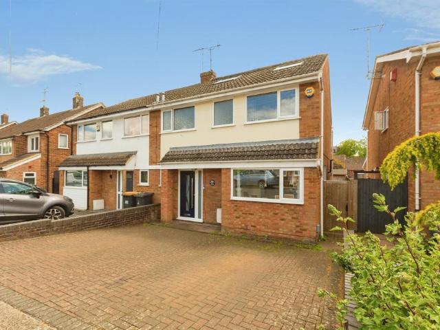 4 bedroom semi detached house for sale