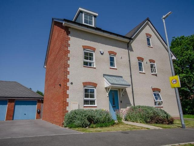 4 bedroom semi detached house for sale