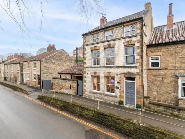 4 bedroom semi detached house for sale