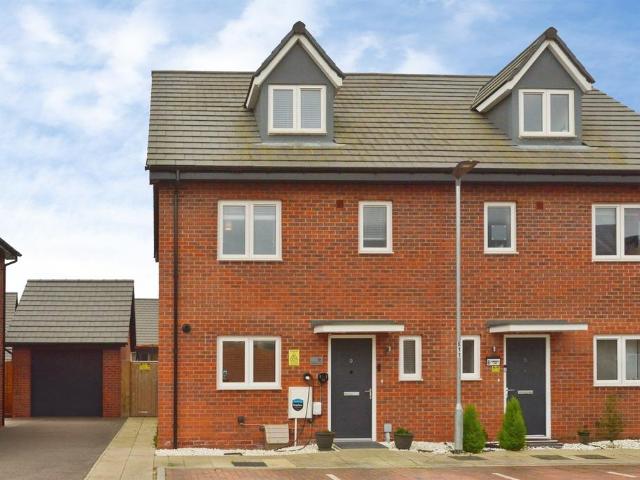 4 bedroom semi detached house for sale