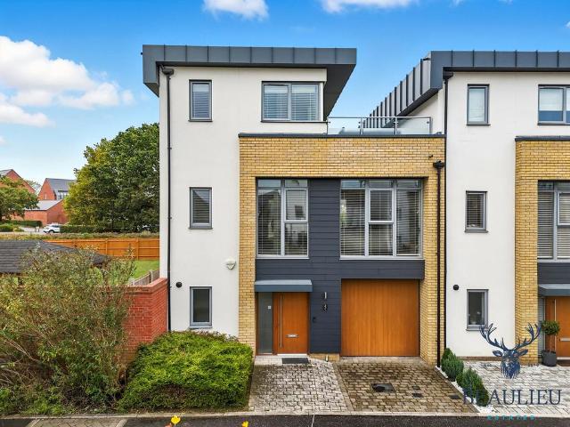4 bedroom semi detached house for sale