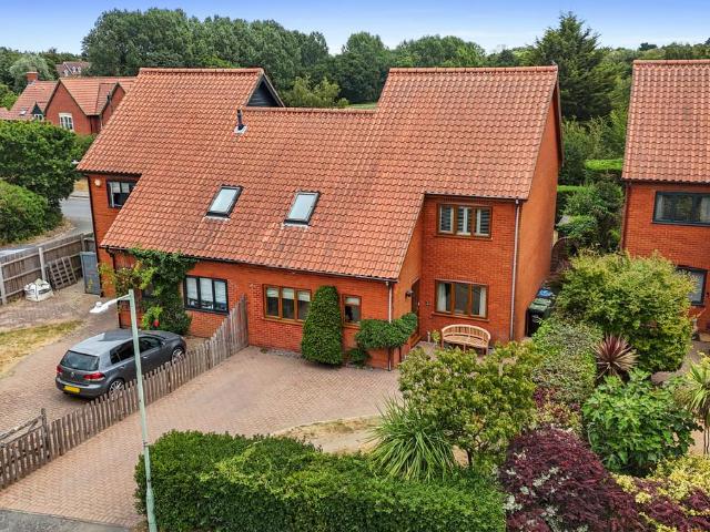4 bedroom semi detached house for sale