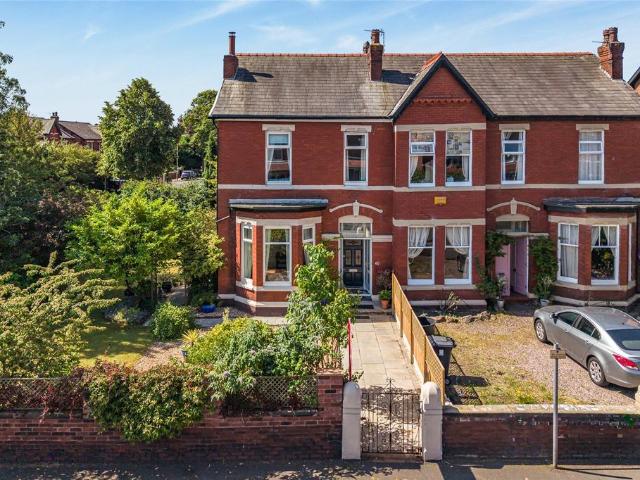 4 bedroom semi detached house for sale