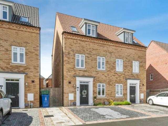 4 bedroom semi detached house for sale