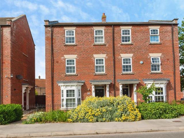4 bedroom semi detached house for sale