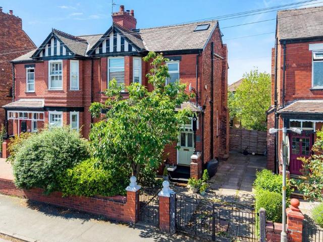 4 bedroom semi detached house for sale