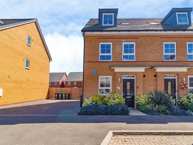 4 bedroom semi detached house for sale